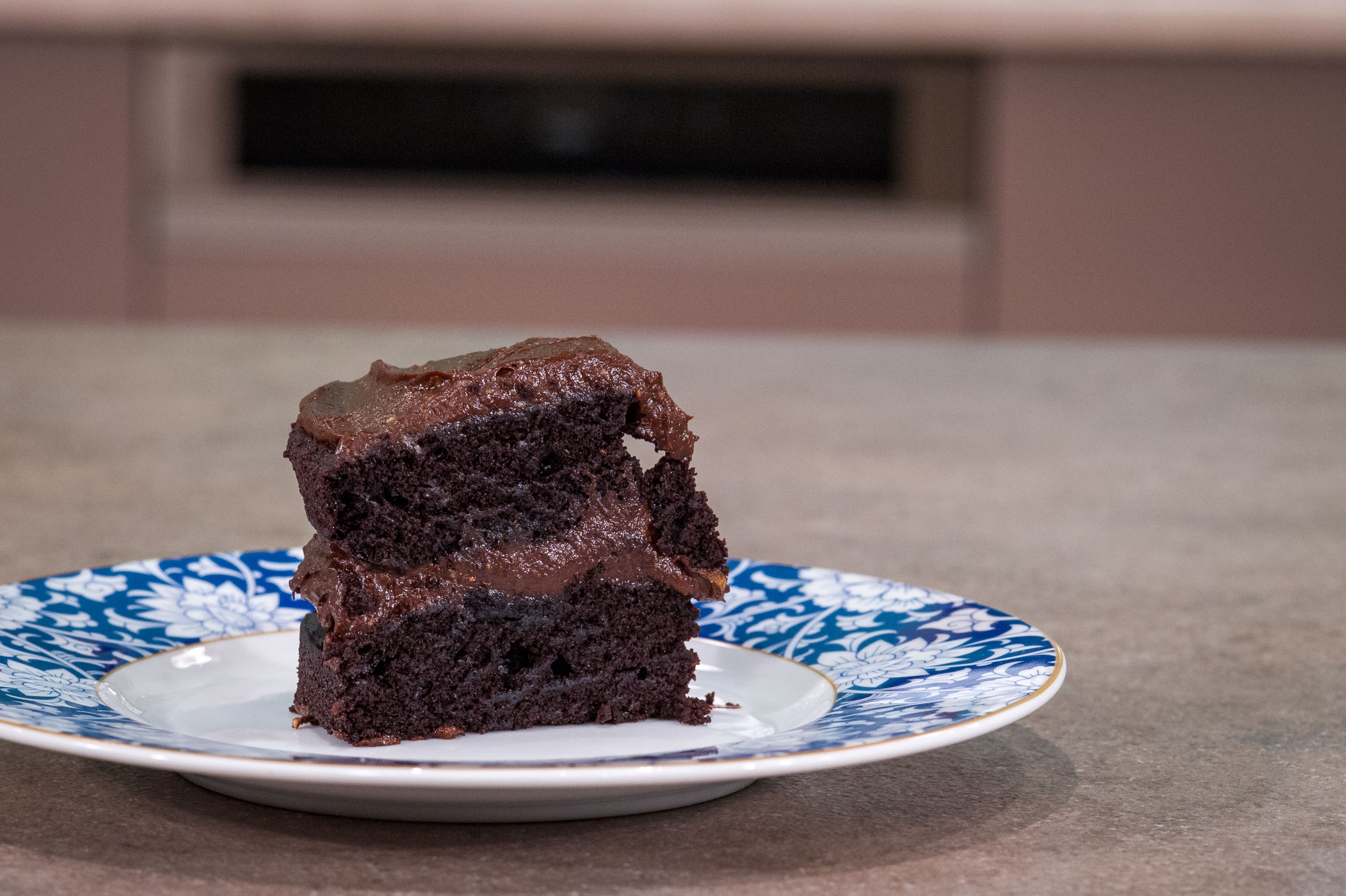 VEGAN KEIK ΣΟΚΟΛΑΤΑΣ ΜΕ ΓΕΜΙΣΗ ΜΟΥΣ ΣΟΚΟΛΑΤΑ-ΑΒΟΚΑΝΤΟ - Chef στον Αέρα