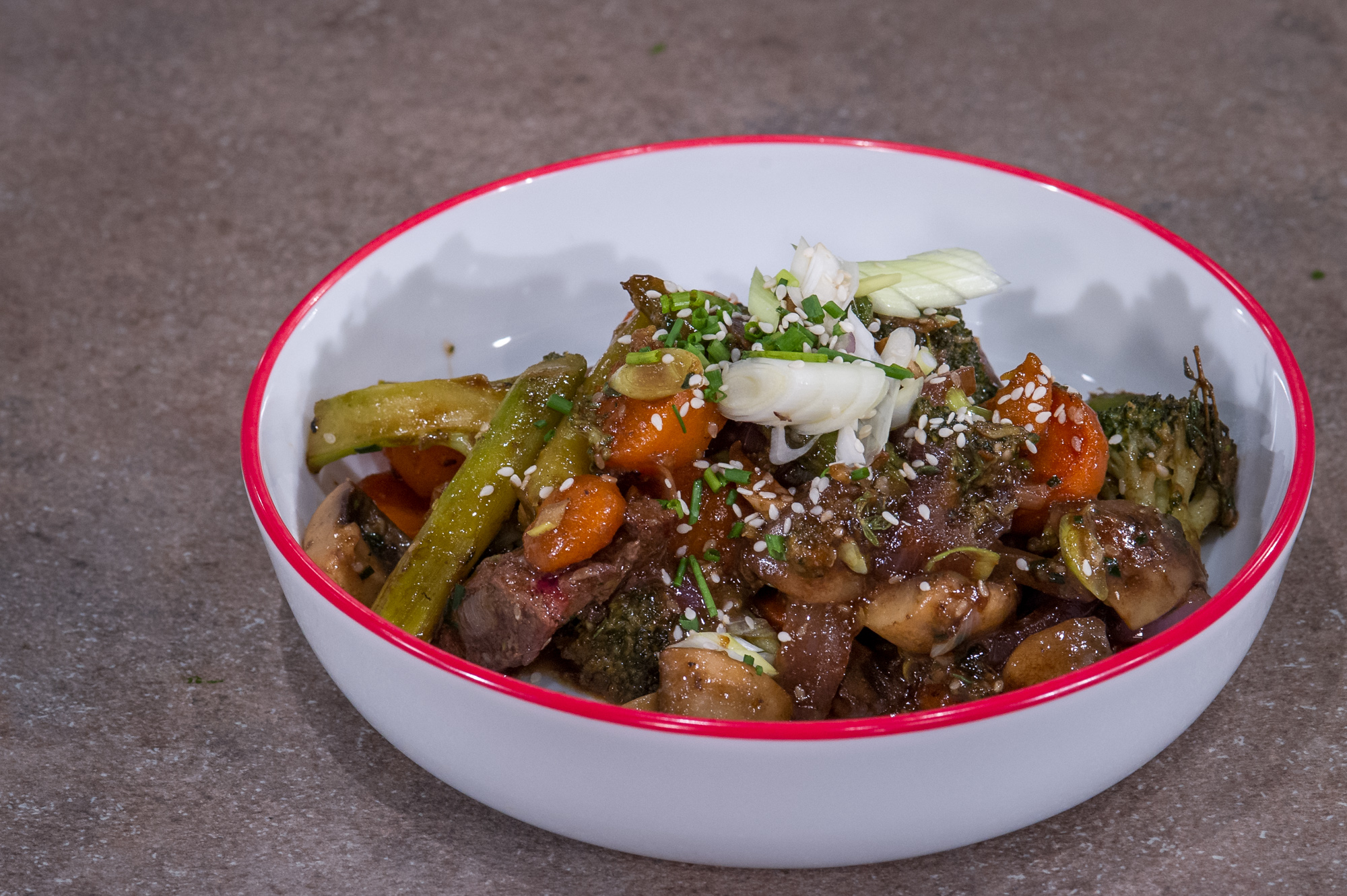 ΜΟΣΧΑΡΙΣΙΟ ΣΥΚΩΤΙ STIR-FRY ΜΕ ΛΑΧΑΝΙΚΑ & ΚΡΕΜΑ ΒΑΛΣΑΜΙΚΟΥ BBQ - Chef ...