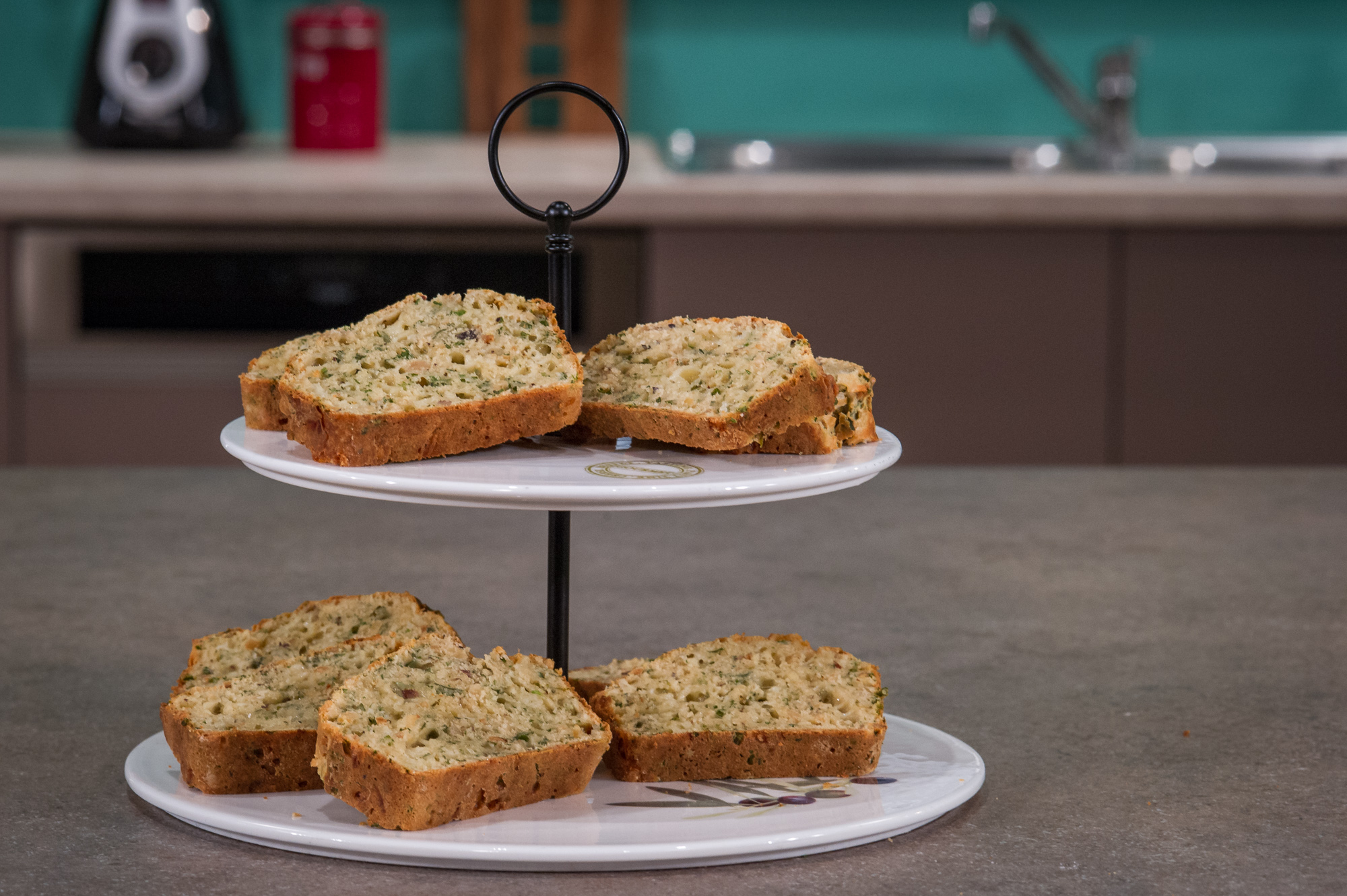 ΑΛΜΥΡΟ ΚΕΙΚ ΜΕ HAVARTI, ΦΟΥΝΤΟΥΚΙ & ΜΥΡΩΔΙΚΑ - Chef στον Αέρα