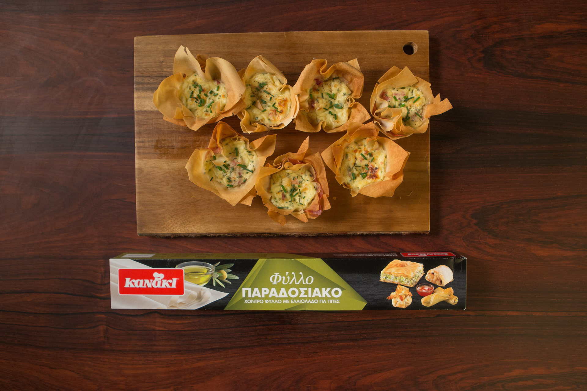 ΠΙΤΑΚΙΑ MUFFINS ΜΕ ΠΡΟΣΟΥΤΟ, ΤΥΡΙ ΚΡΕΜΑ ΚΑΙ ΣΧΟΙΝΟΠΡΑΣΟ - Chef στον Αέρα