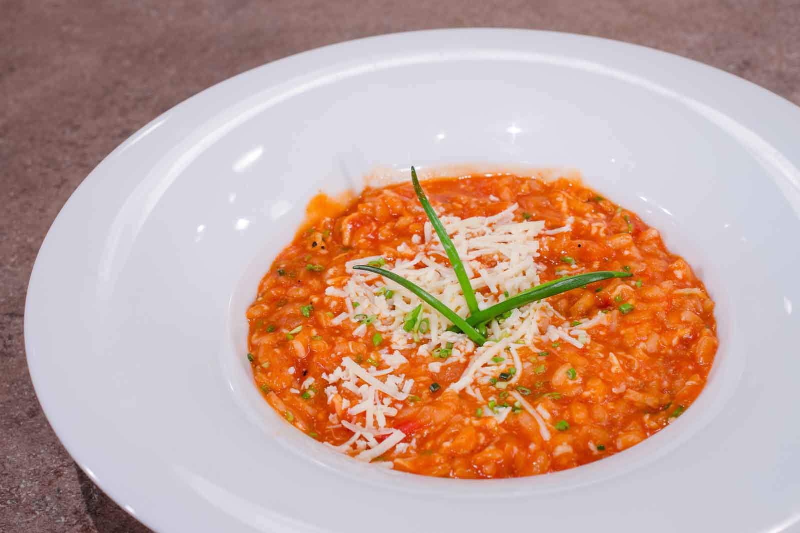 ΡΙΖΟΤΟ ΜΕ ΣΑΛΤΣΑ ΝΤΟΜΑΤΑΣ & ΚΕΦΑΛΟΤΥΡΙ - Chef στον Αέρα
